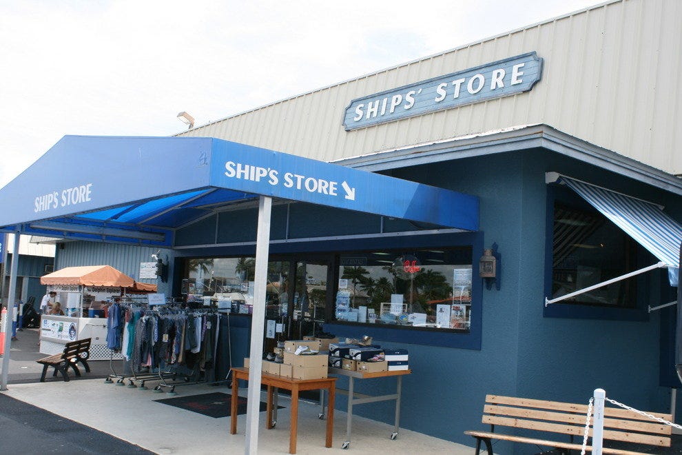 10 best places to shop in Naples, ranked by local shopping expert