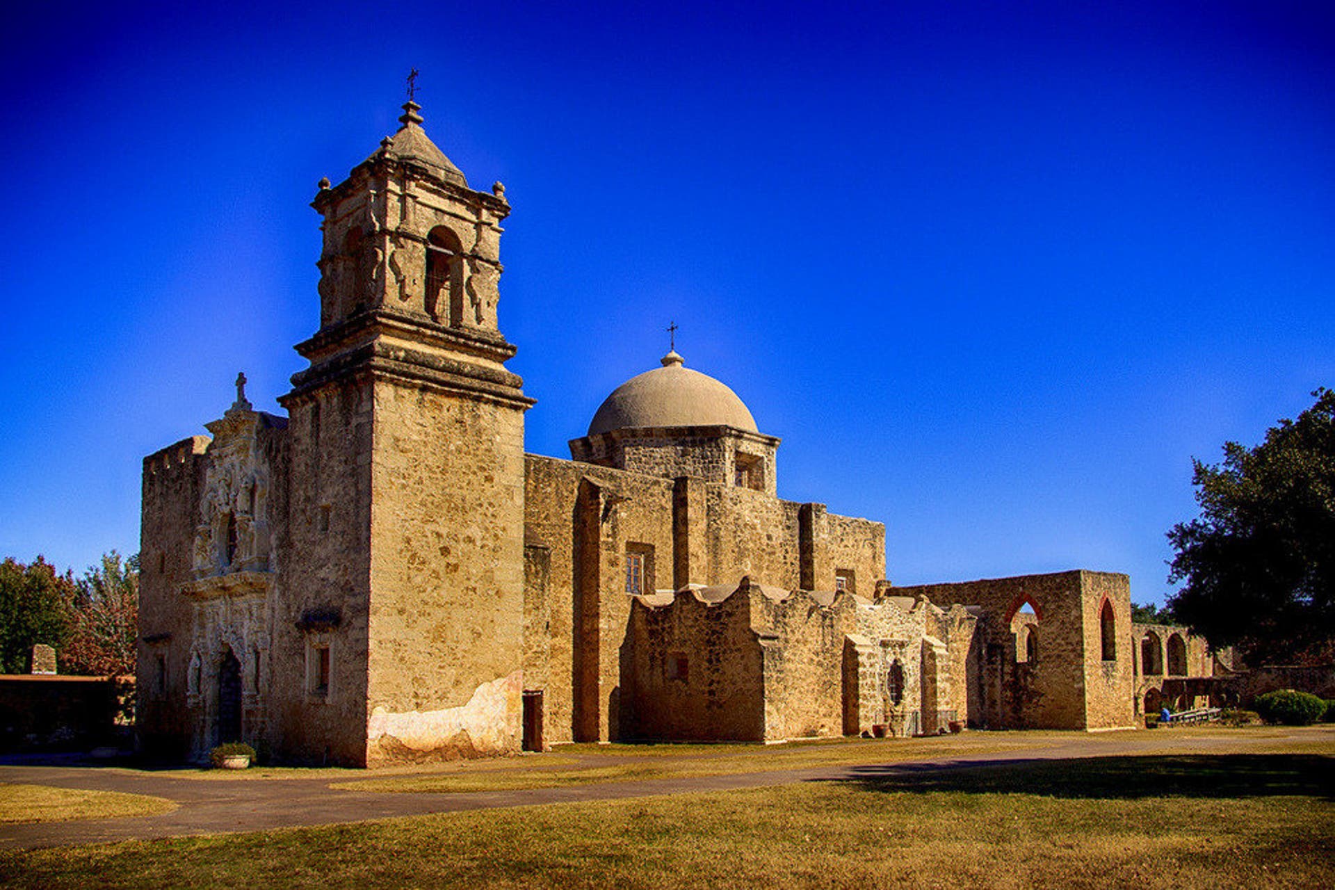 10Best Beautiful Spanish Missions Across the West