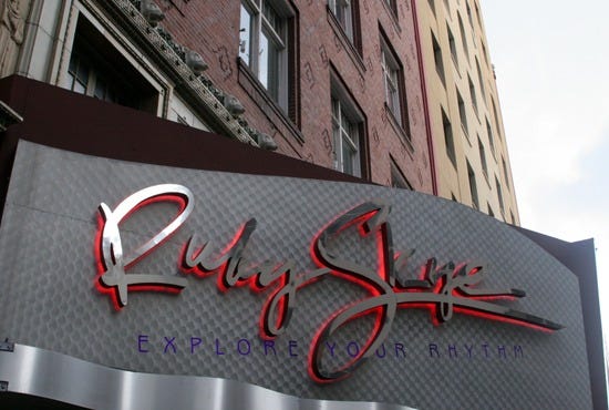 Life as a College Student: Flashback: Clubbing!