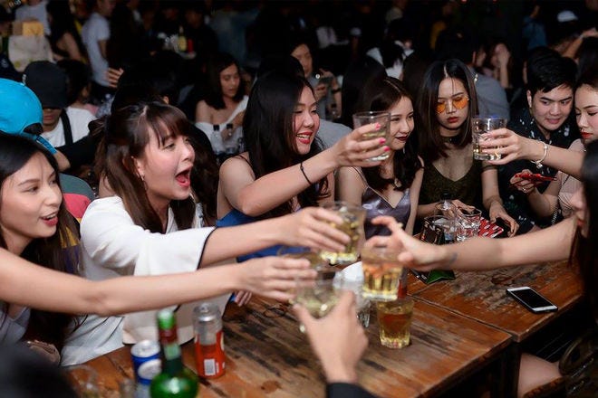 Thay Ekamai是曼谷最好的聚会场所之一