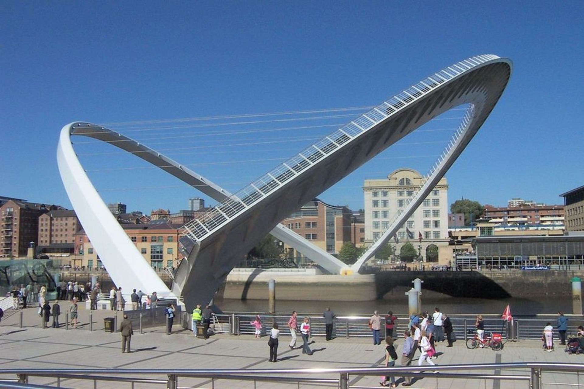 10 amazing pedestrian bridges you need to see – and cross
