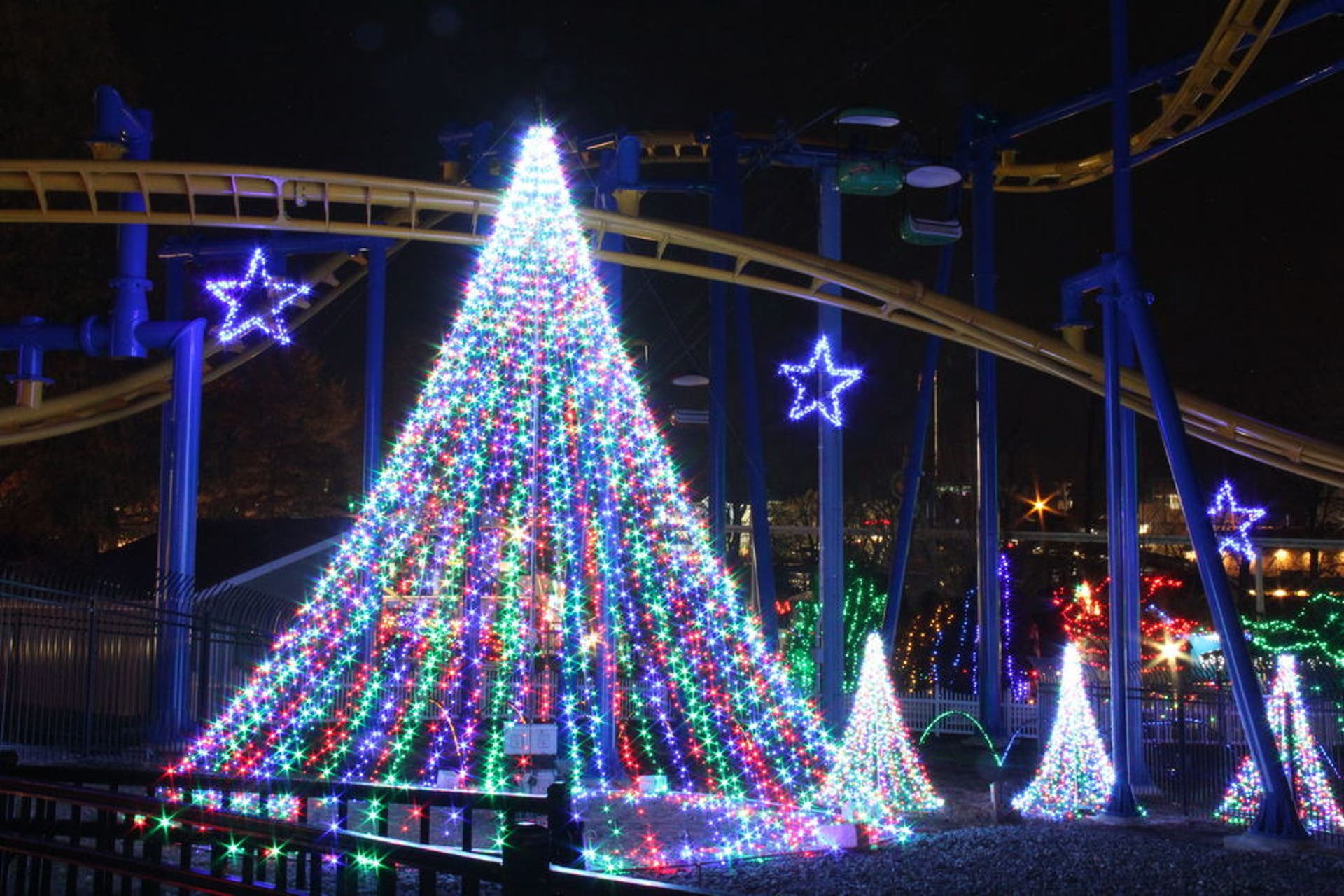 10 best holiday experiences at theme parks across the US in 2025