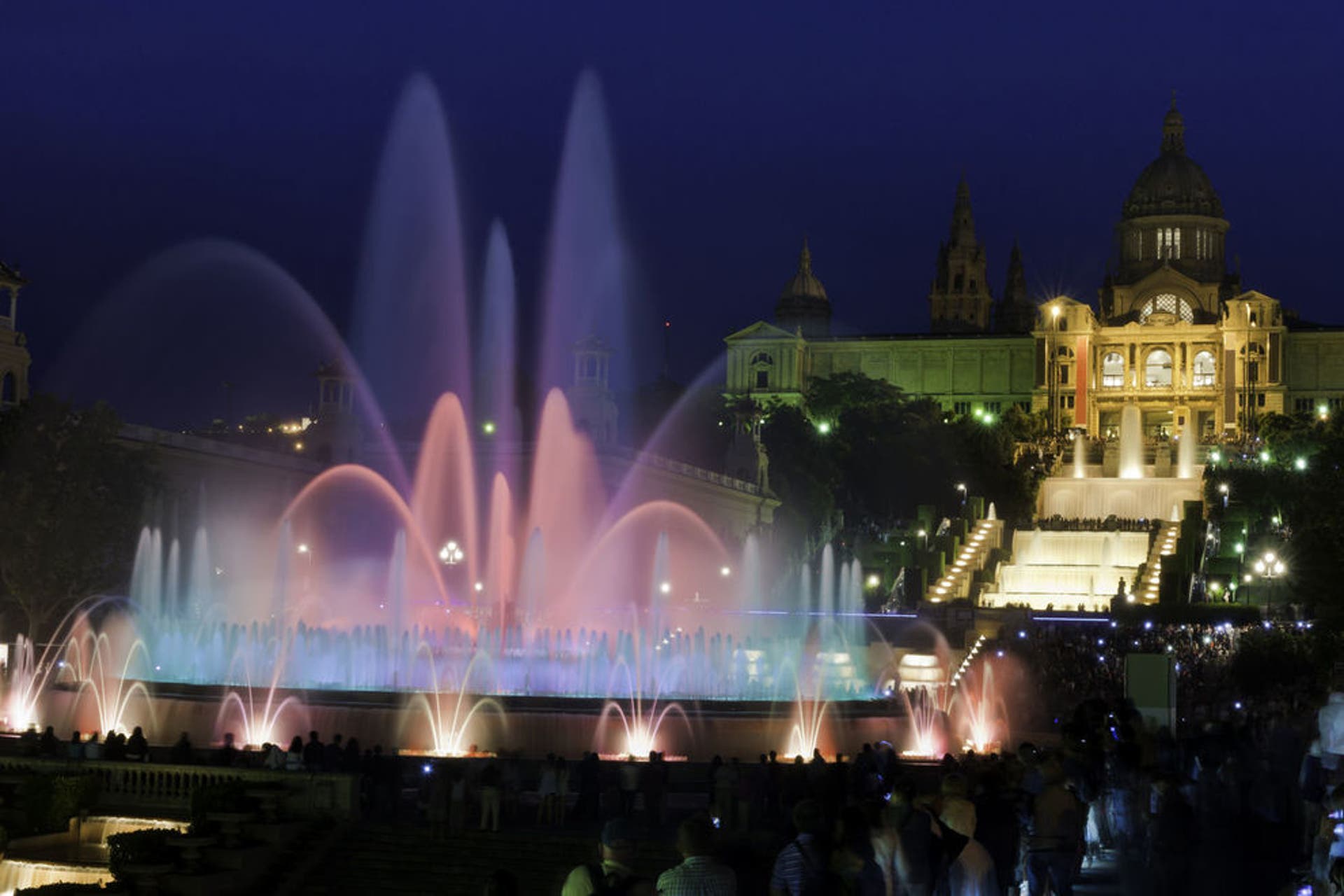 Best fountains around the world [10 famous locations]