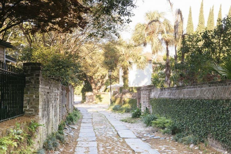 10 beautiful alleys around the world
