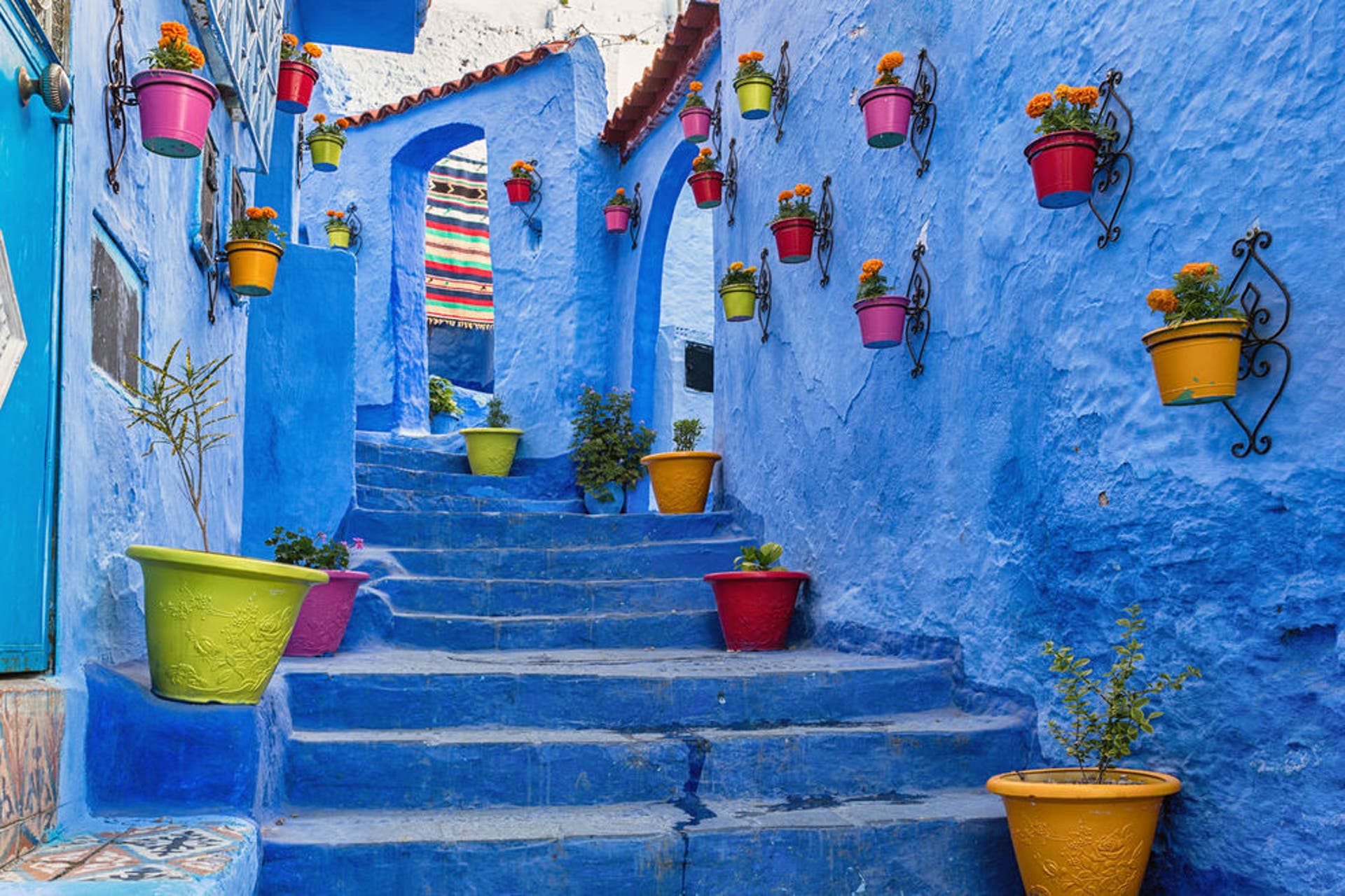 10 beautiful alleys around the world