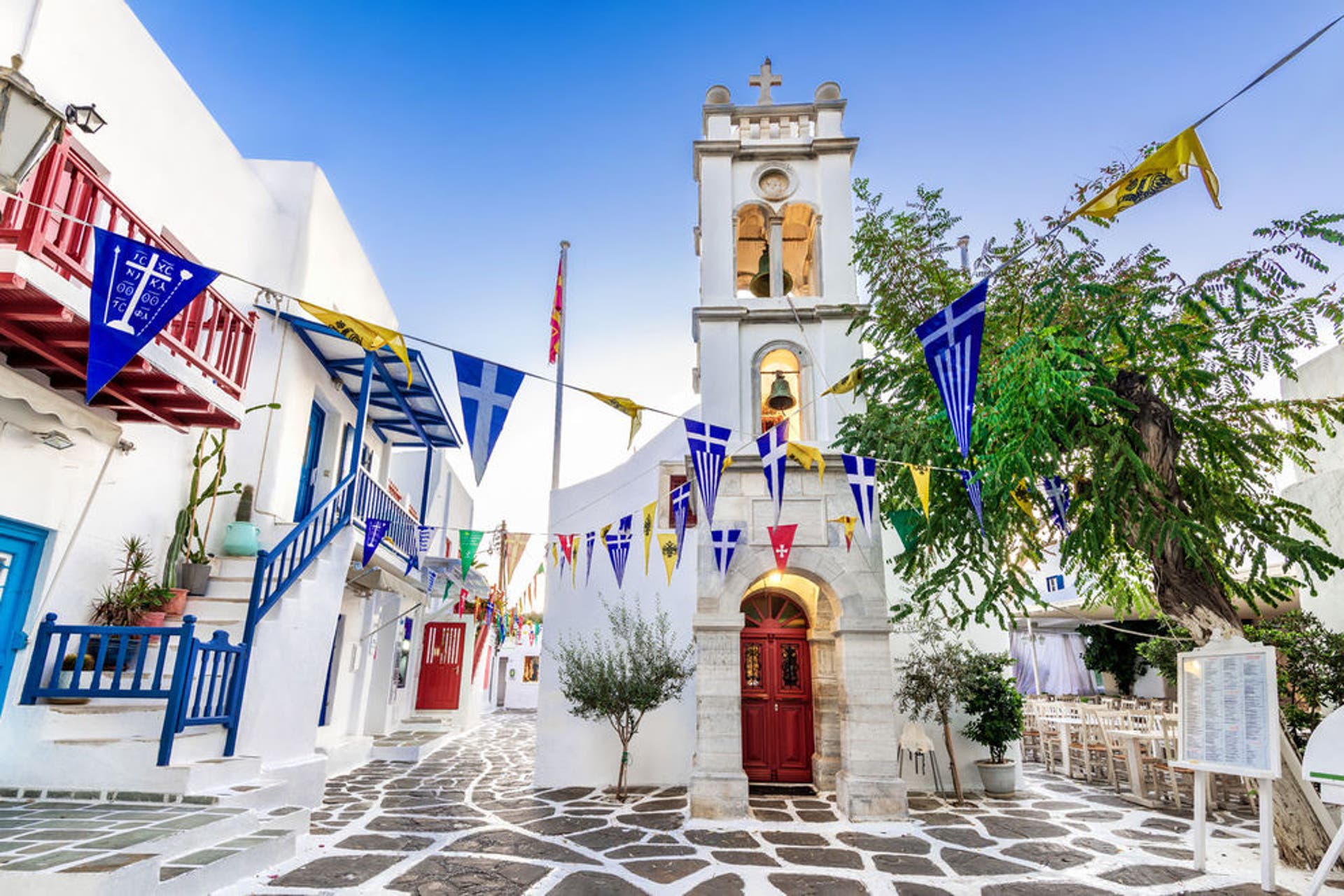 10 beautiful alleys around the world