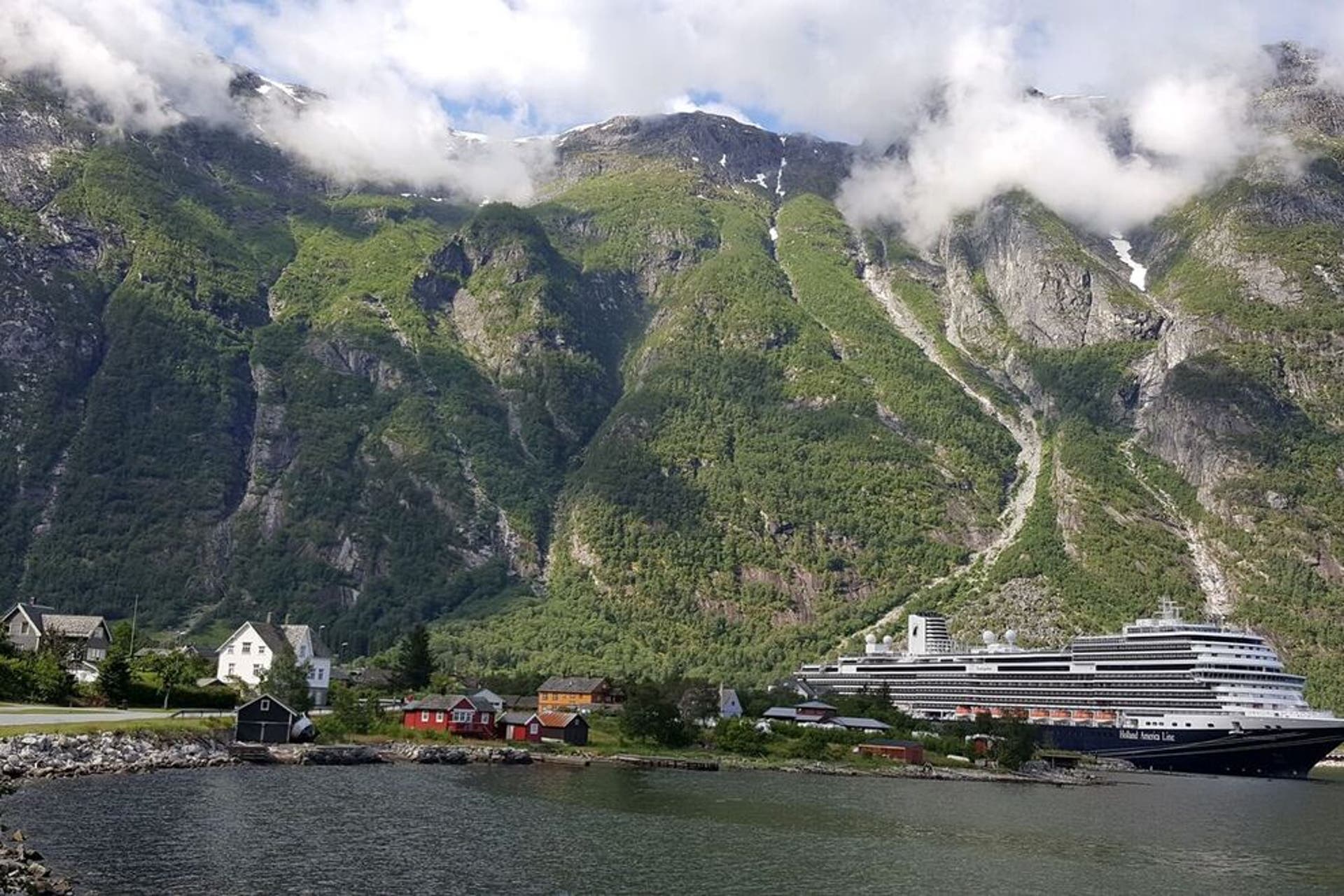 10 best midsize cruise ships for 2023