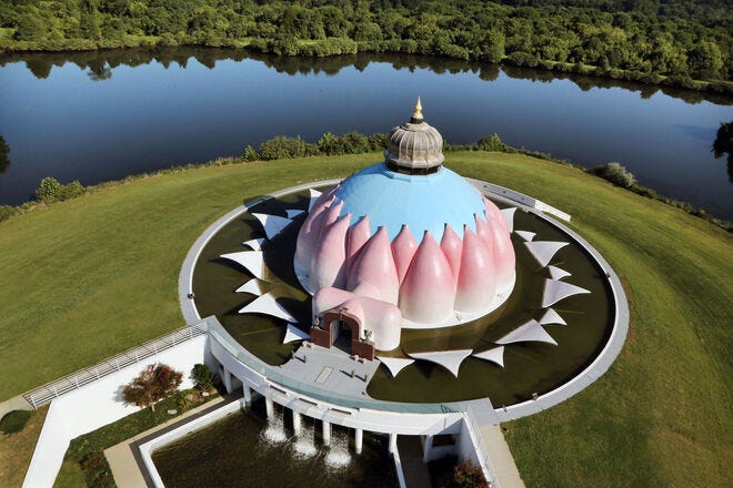 投票-最佳瑜伽静修中心提名:2023年10个最佳读者选择旅游奖