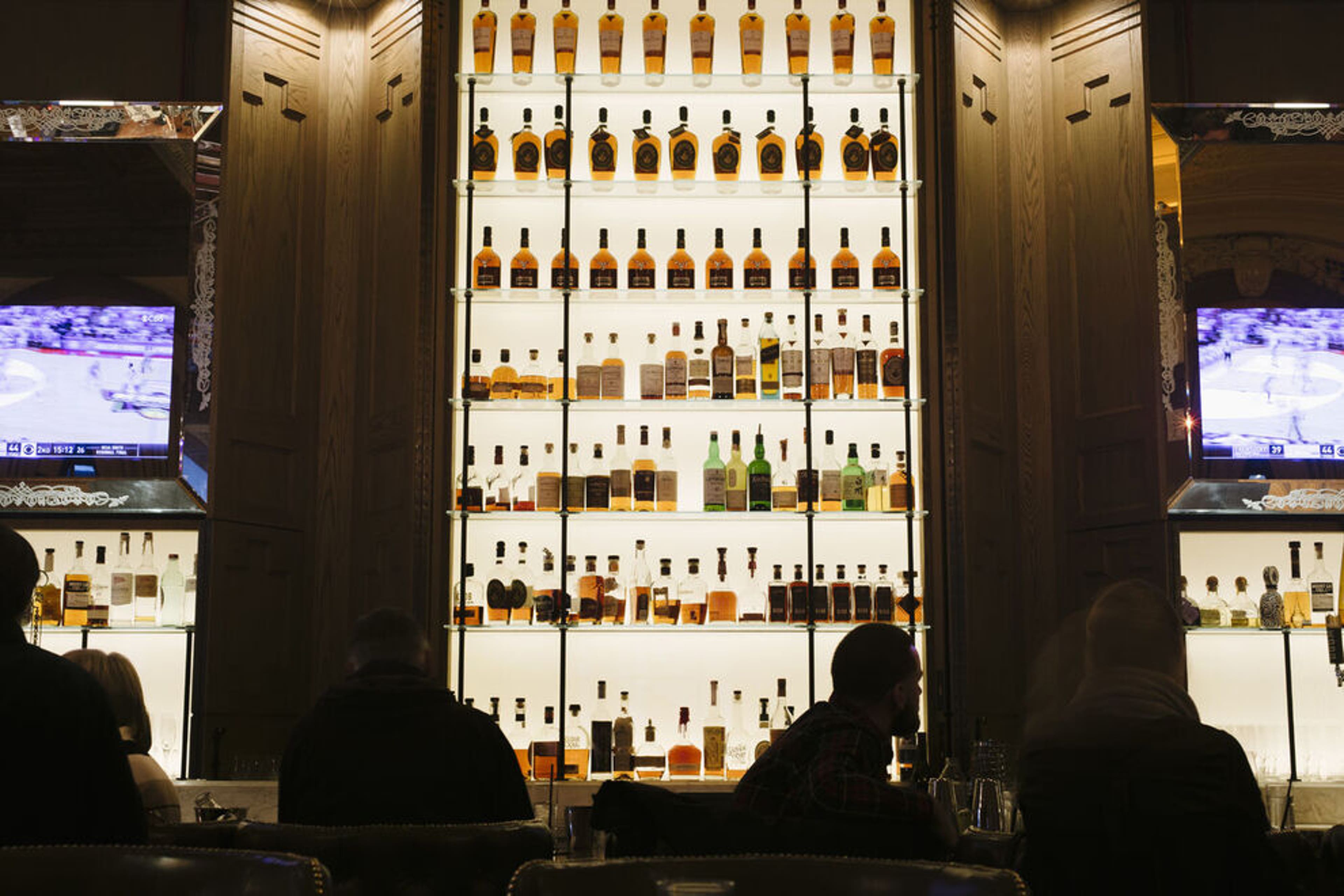 OAK Long Bar + Kitchen at Fairmont Copley Plaza