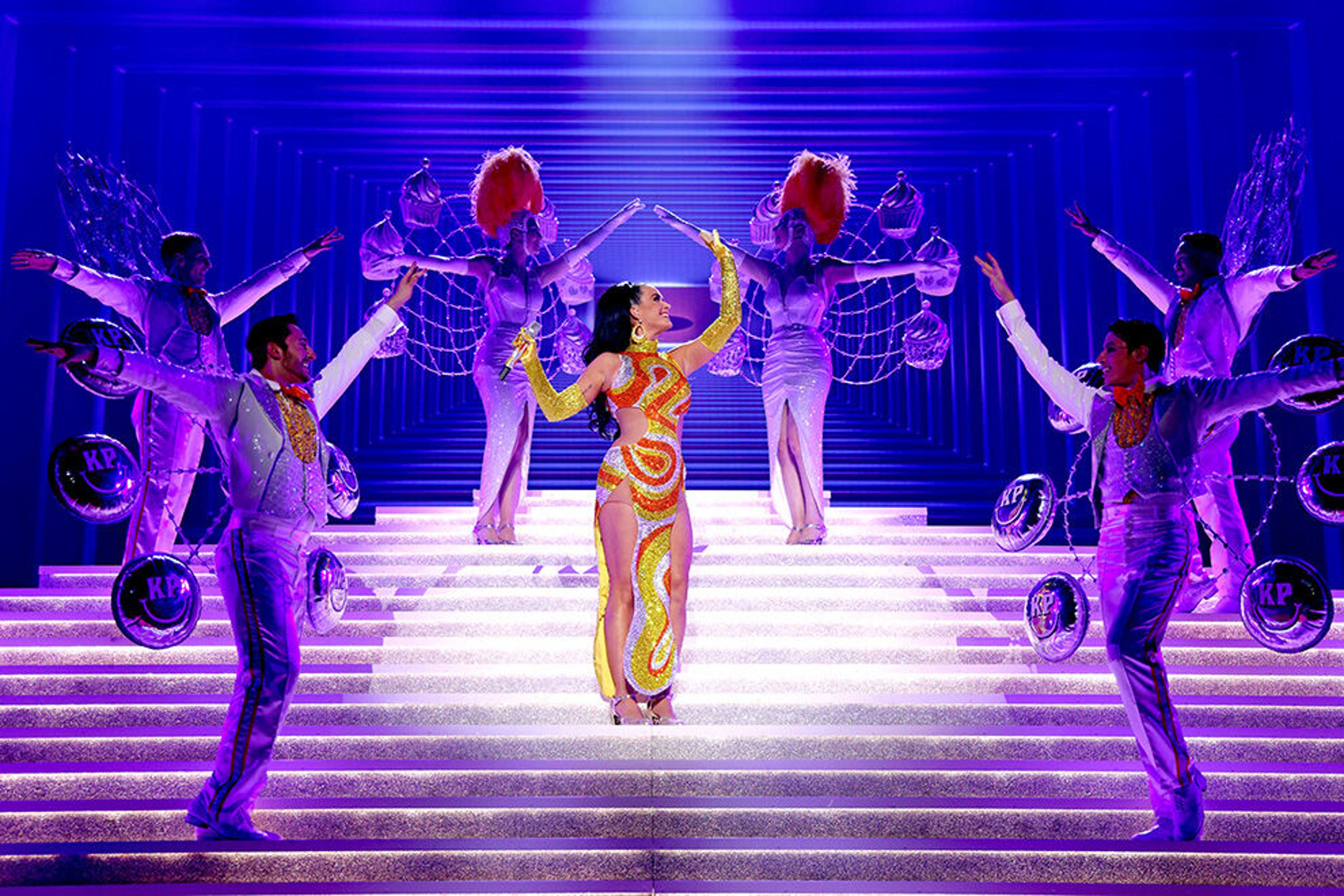 KATY PERRY: PLAY