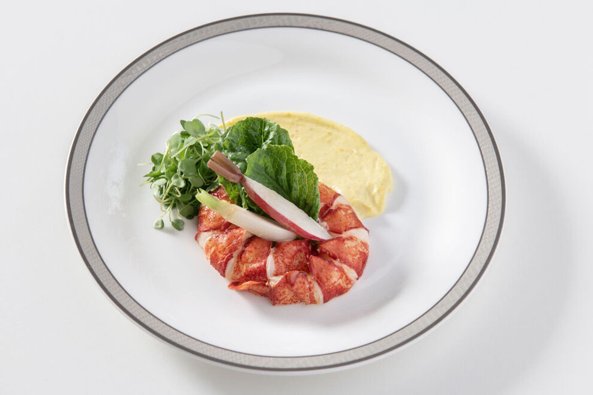 Airplane food done right: 10 best airlines for in-flight food