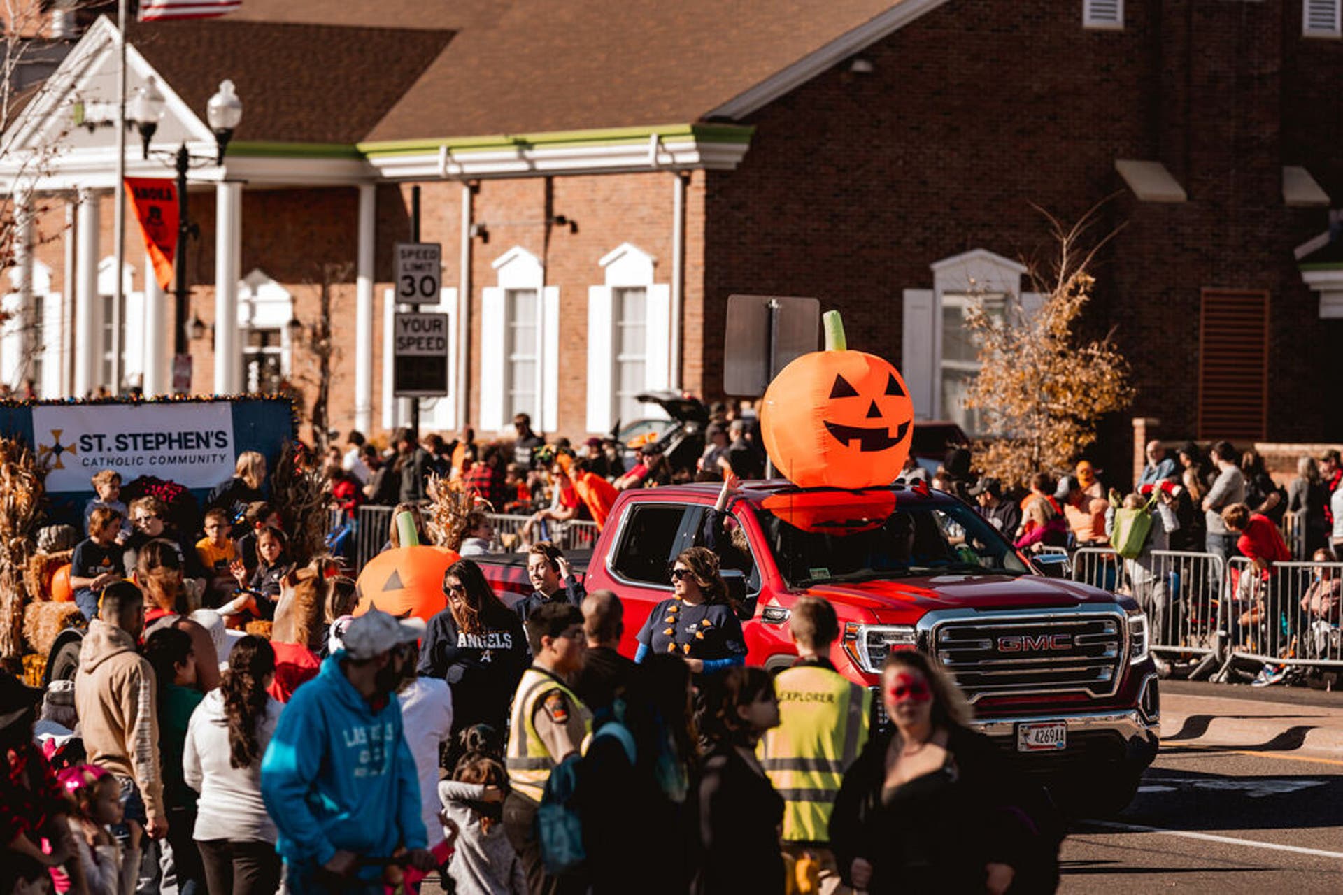 10 frighteningly fun Halloween parades around the US