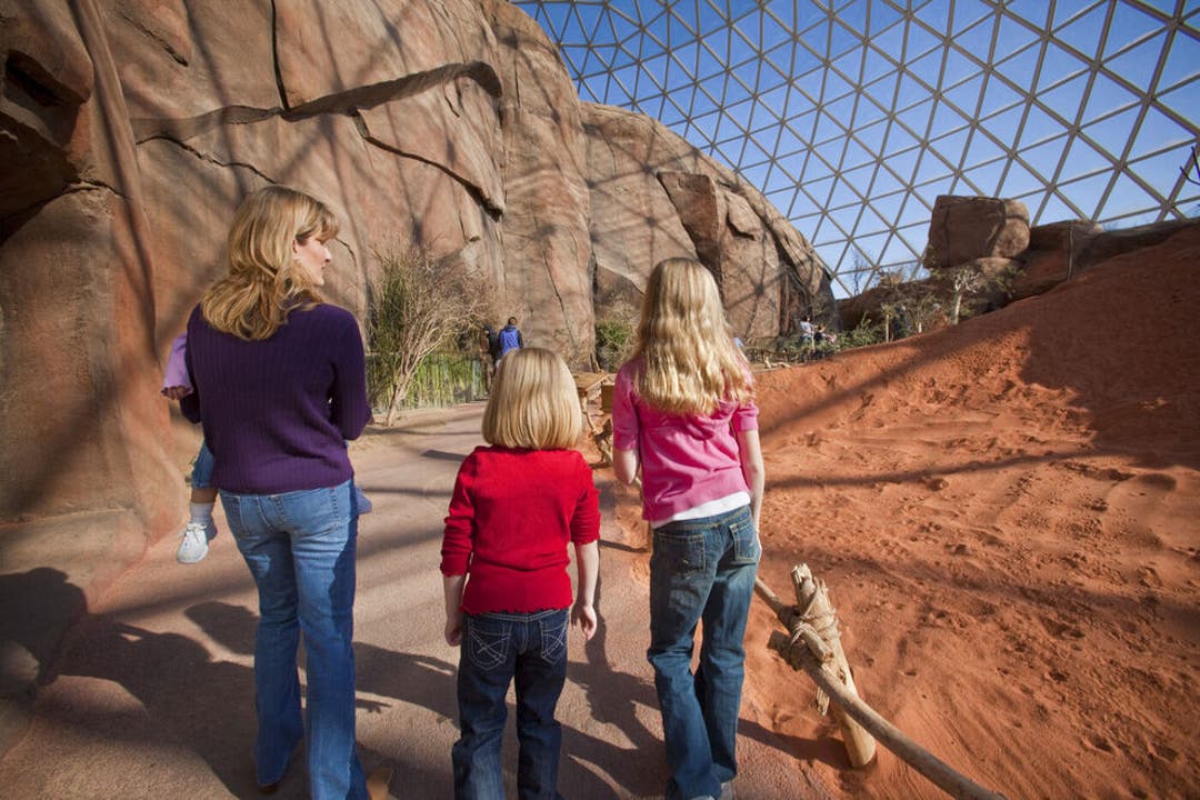 10 best zoos across the United States in 2025