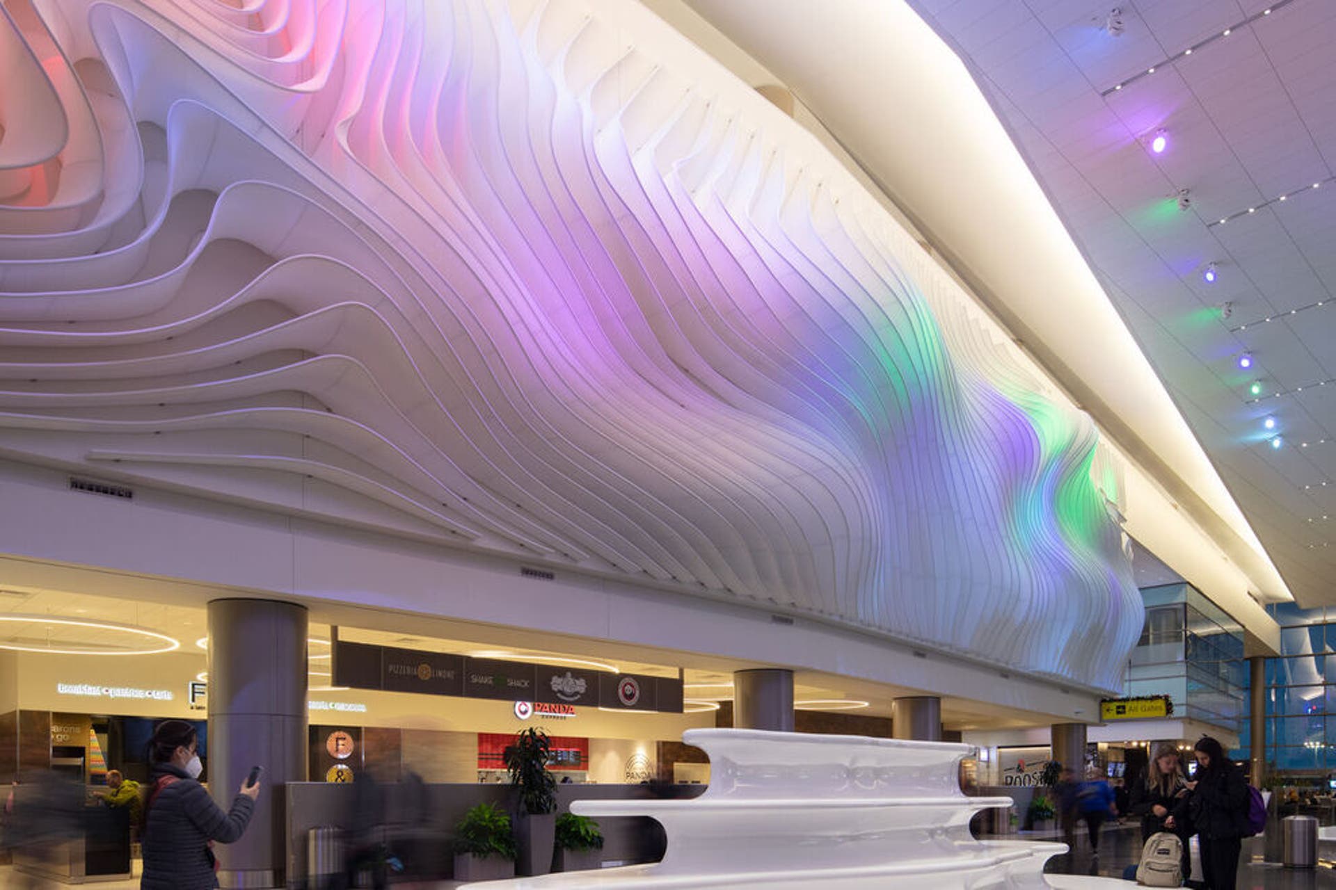 10 best large airports in the US for 2025, according to readers