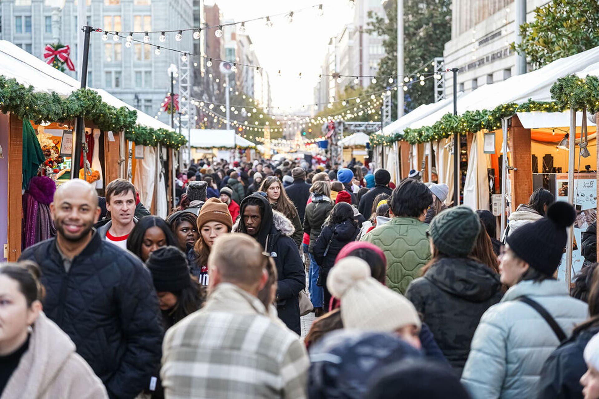 Where to find the 10 best holiday markets in the United States
