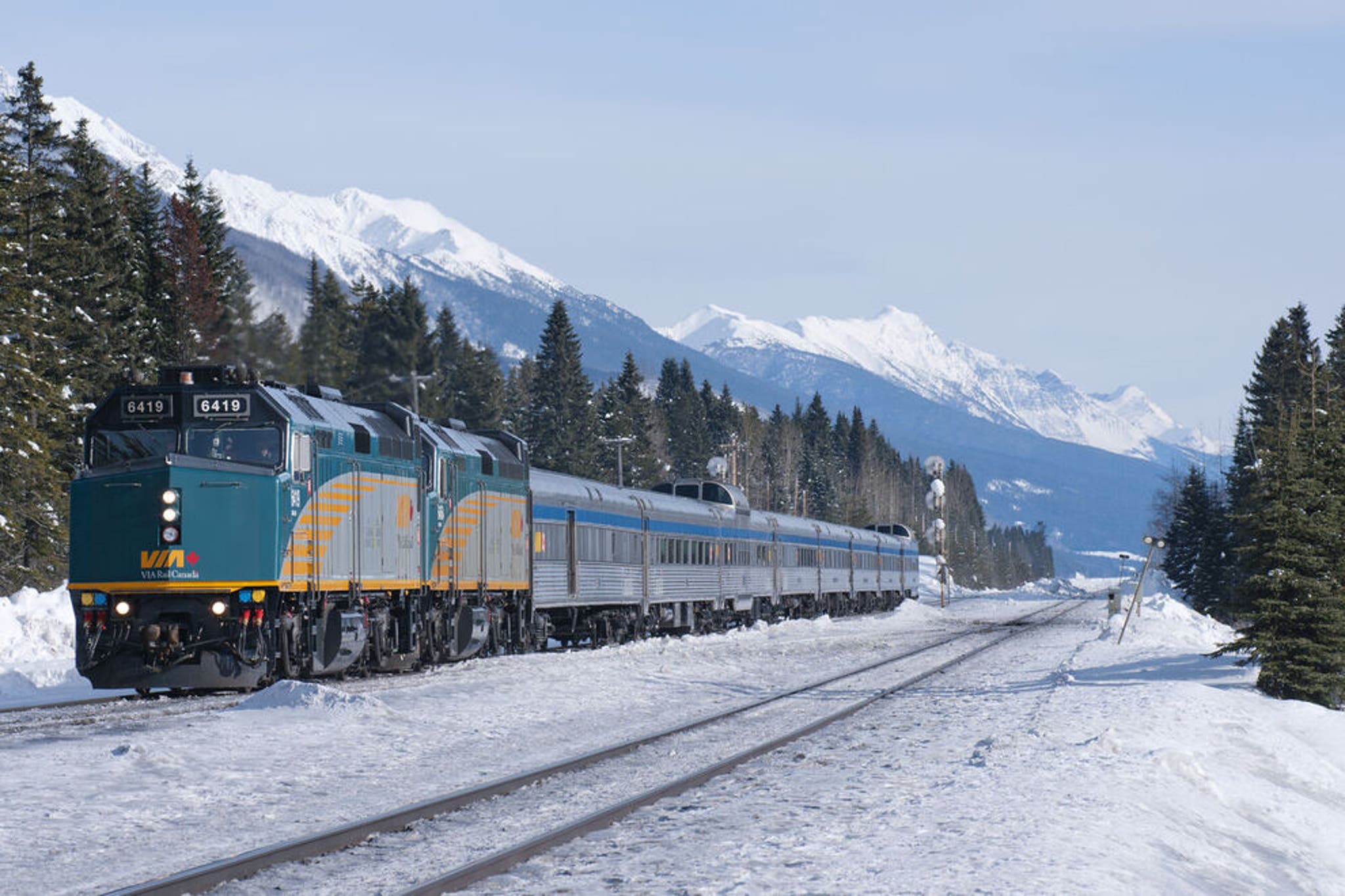 All aboard! 10 breathtaking winter train travel rides in North America