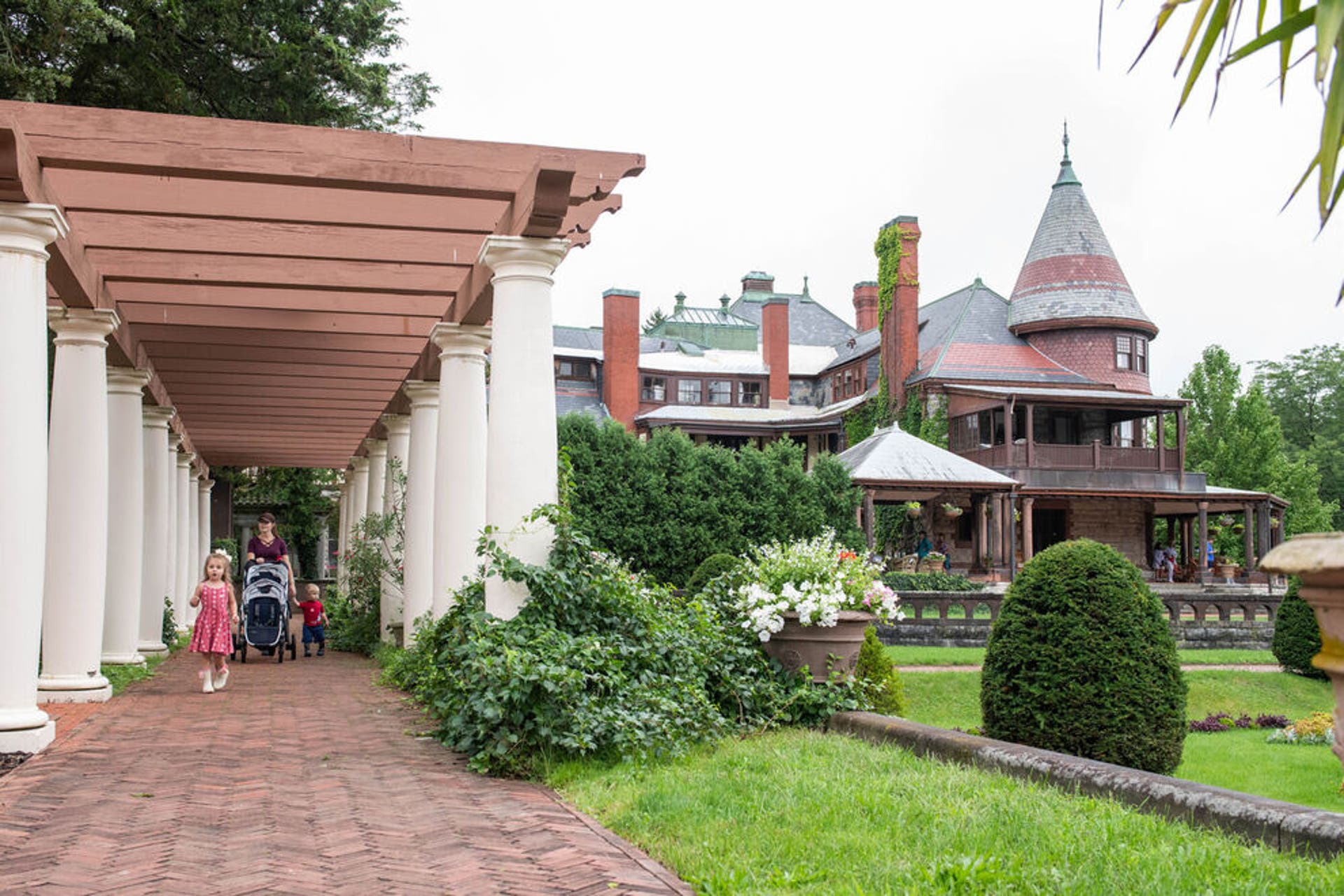 Stop to smell spring flowers in full bloom: 7 stunning US destinations