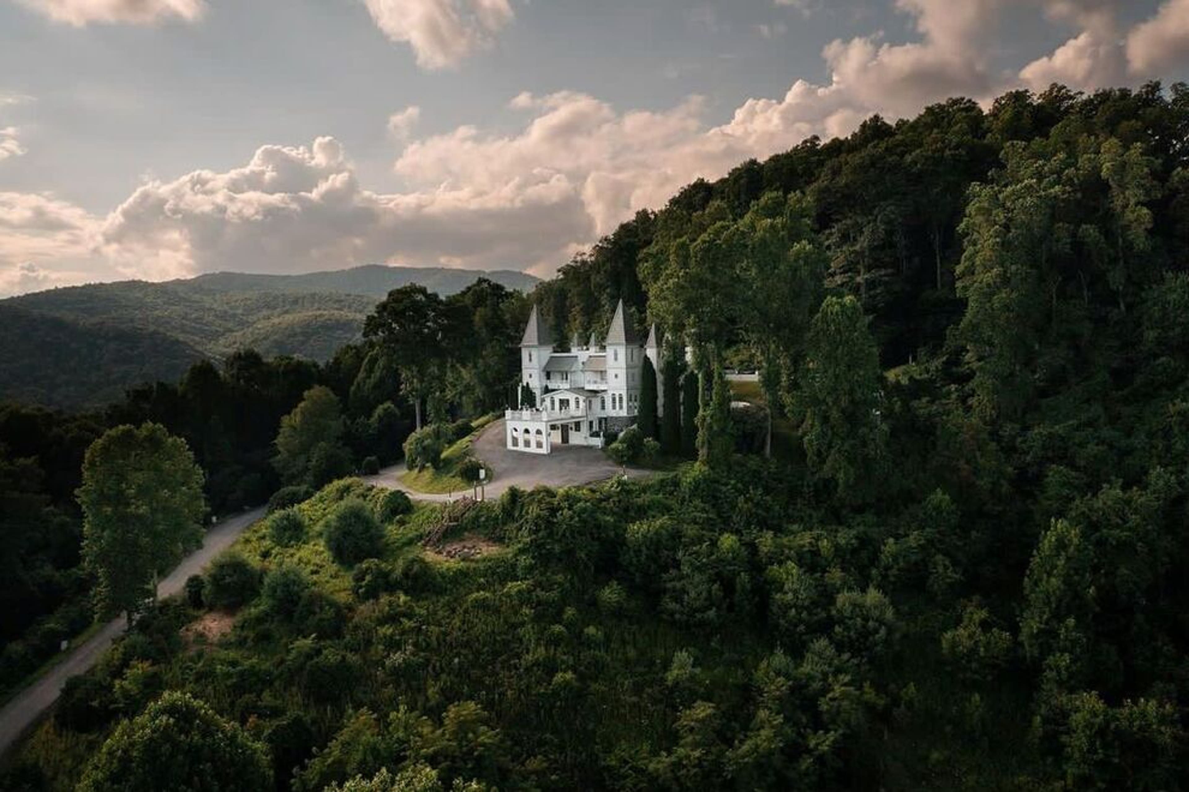 Live like royalty at these 5 amazing castle hotels in the US