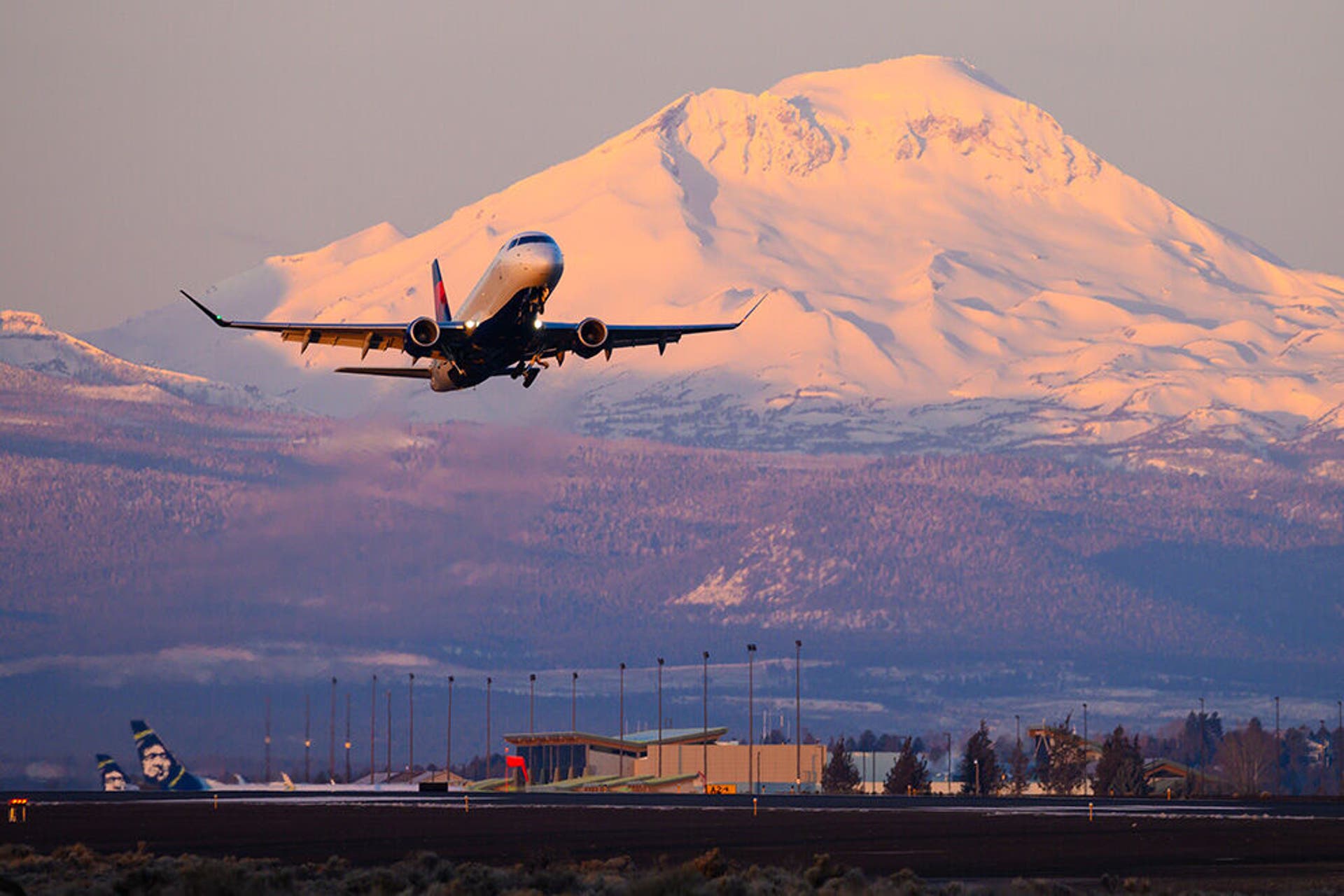 Redmond Municipal Airport (RDM): 2025 USA TODAY 10BEST Readers' Choice ...