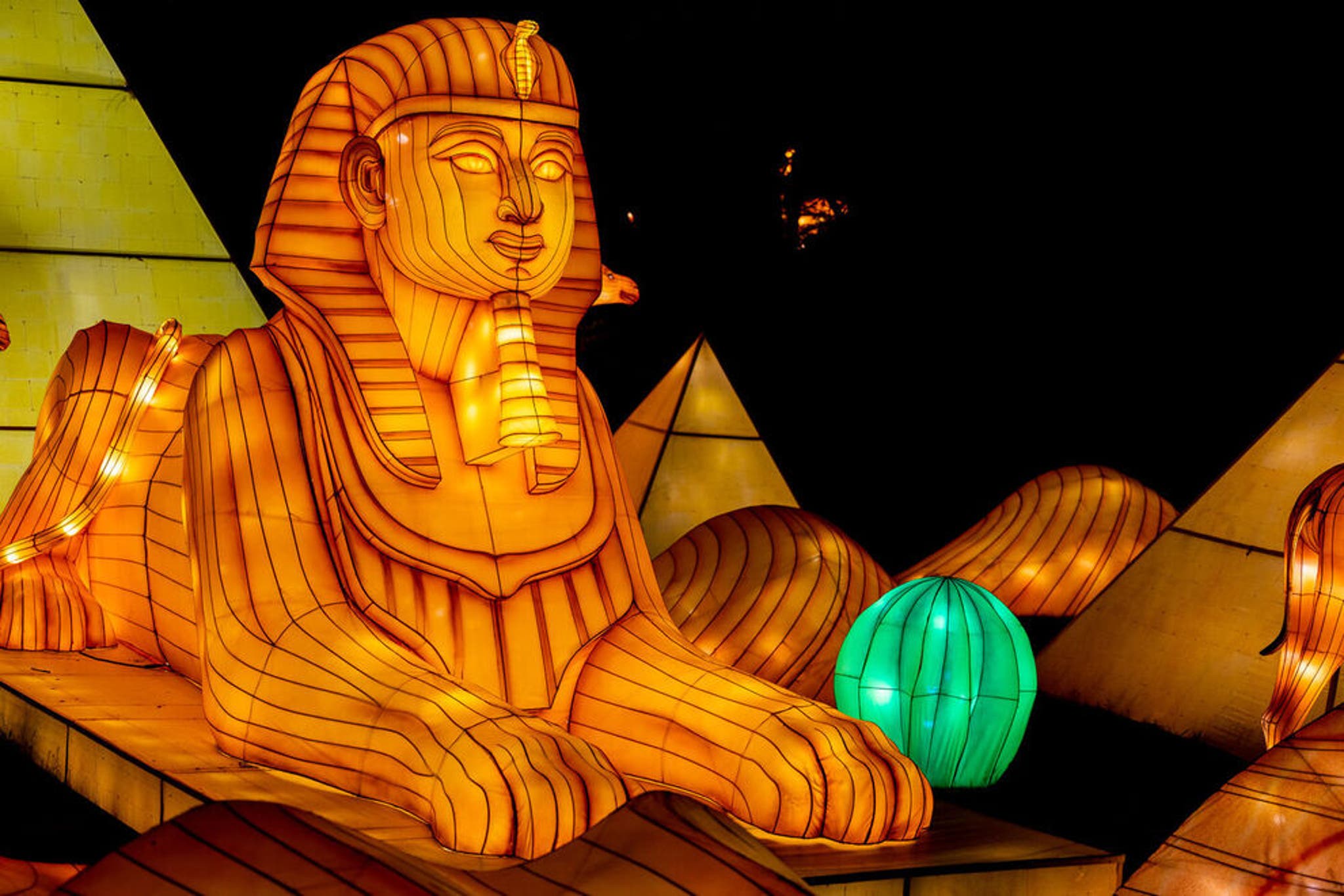 Where to find the 10 best zoo lights events in the US for 2025