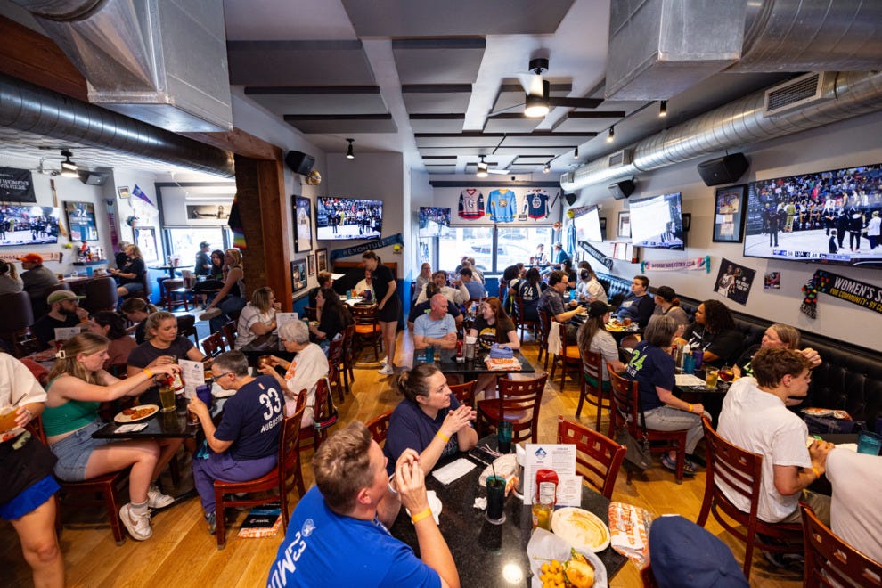 10 best local sports bars across the United States